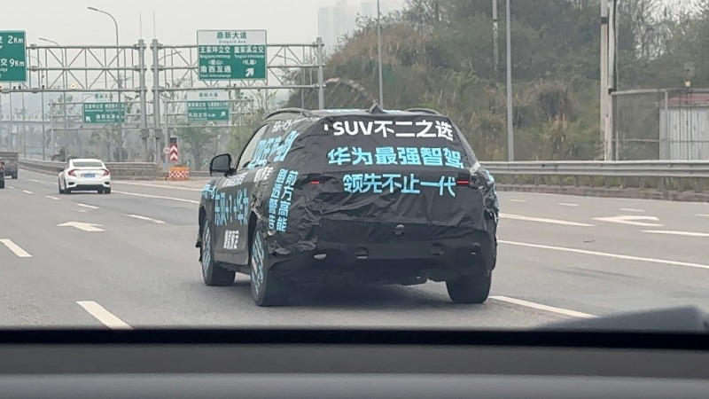 华为最强智驾ADS4.0首款SUV路测！神秘伪装车背后的央企合作猜想——上海热线